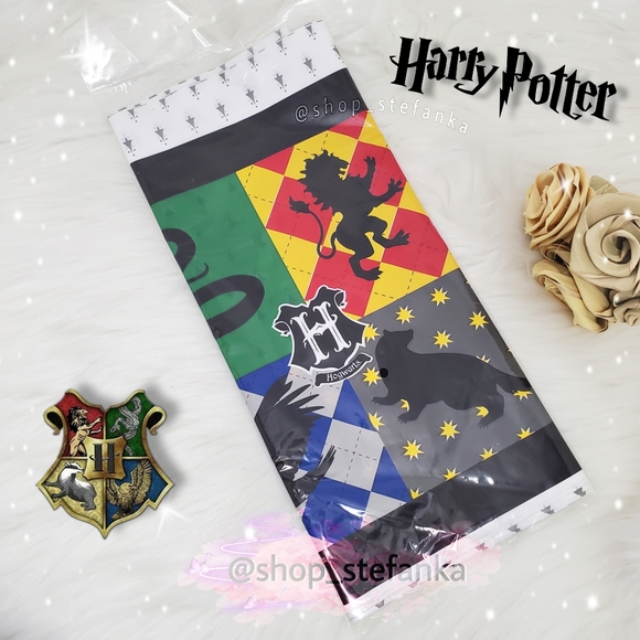 Warner Bros. | Dining | Harry Potter Hogwarts Table Cover | Poshmark